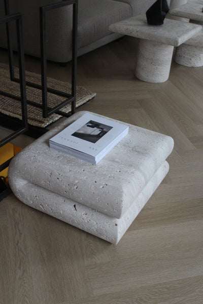 Sofabord i travertin | Buede sider & unikt design | Fjord Interior
